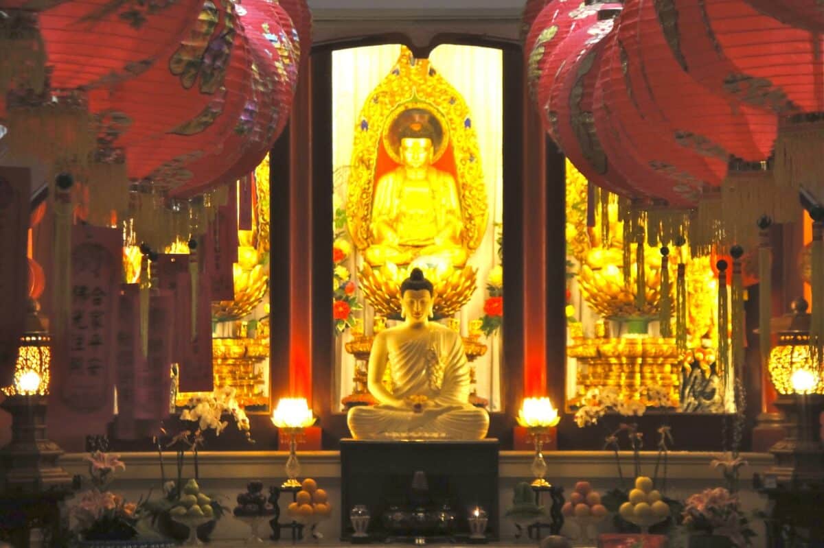 Chinese Buddhism: History, Teachings and Main Schools