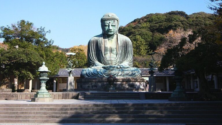 Buddha statue: History, Meaning and Benefits - LotusBuddhas