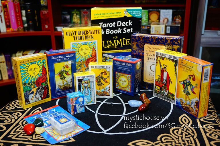 How to Choose the Right Tarot Deck - LotusBuddhas