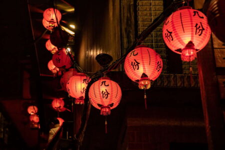 How to Use Red Lanterns in Feng Shui - LotusBuddhas